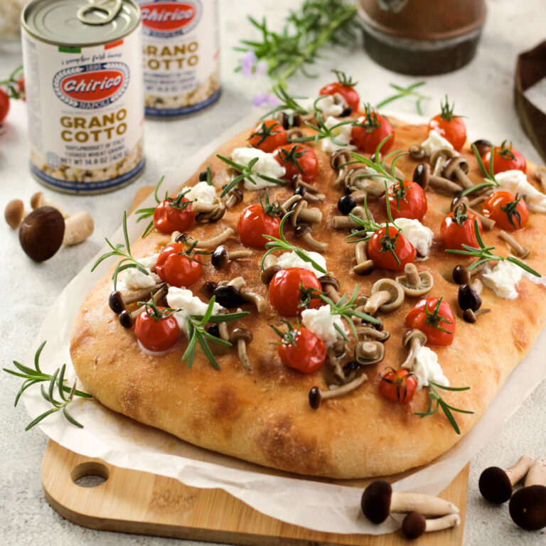 Focaccia con Funghi pioppini, Pomodorini e Rosmarino - Grano Chirico